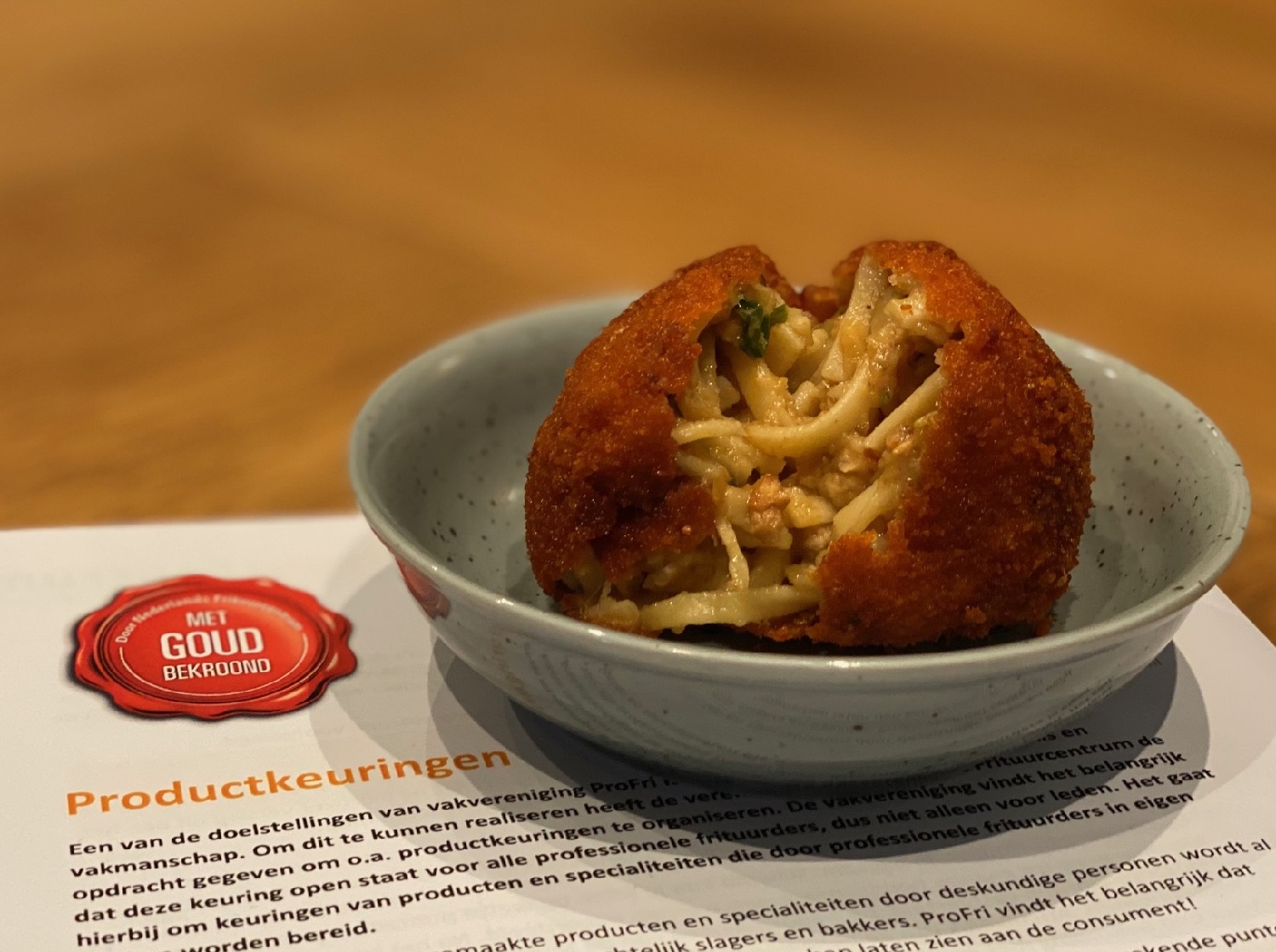 "Nooit bami- en nasisnacks tekort als je ze zelf bereidt" - Frituurwereld