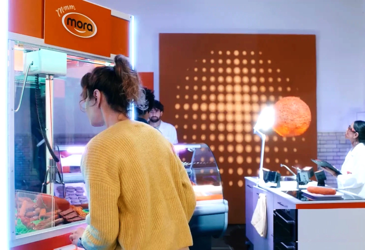 Mora: "Snackplezier en TikTok-generaties centraal" - Frituurwereld