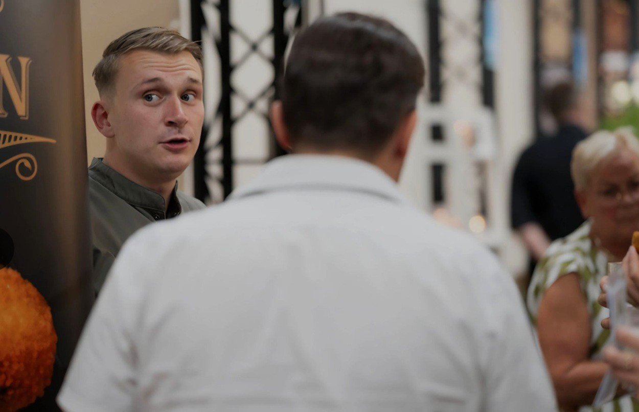 Dimitry Janssen: "Draadjesvlees, géén blokjesvlees" - Frituurwereld